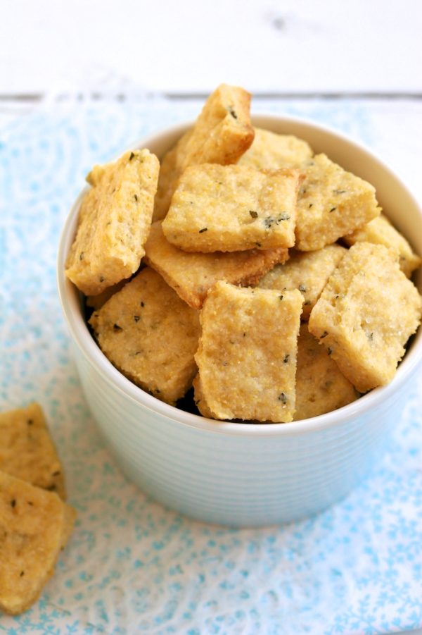 rosemary cornmeal crackers – movita beaucoup